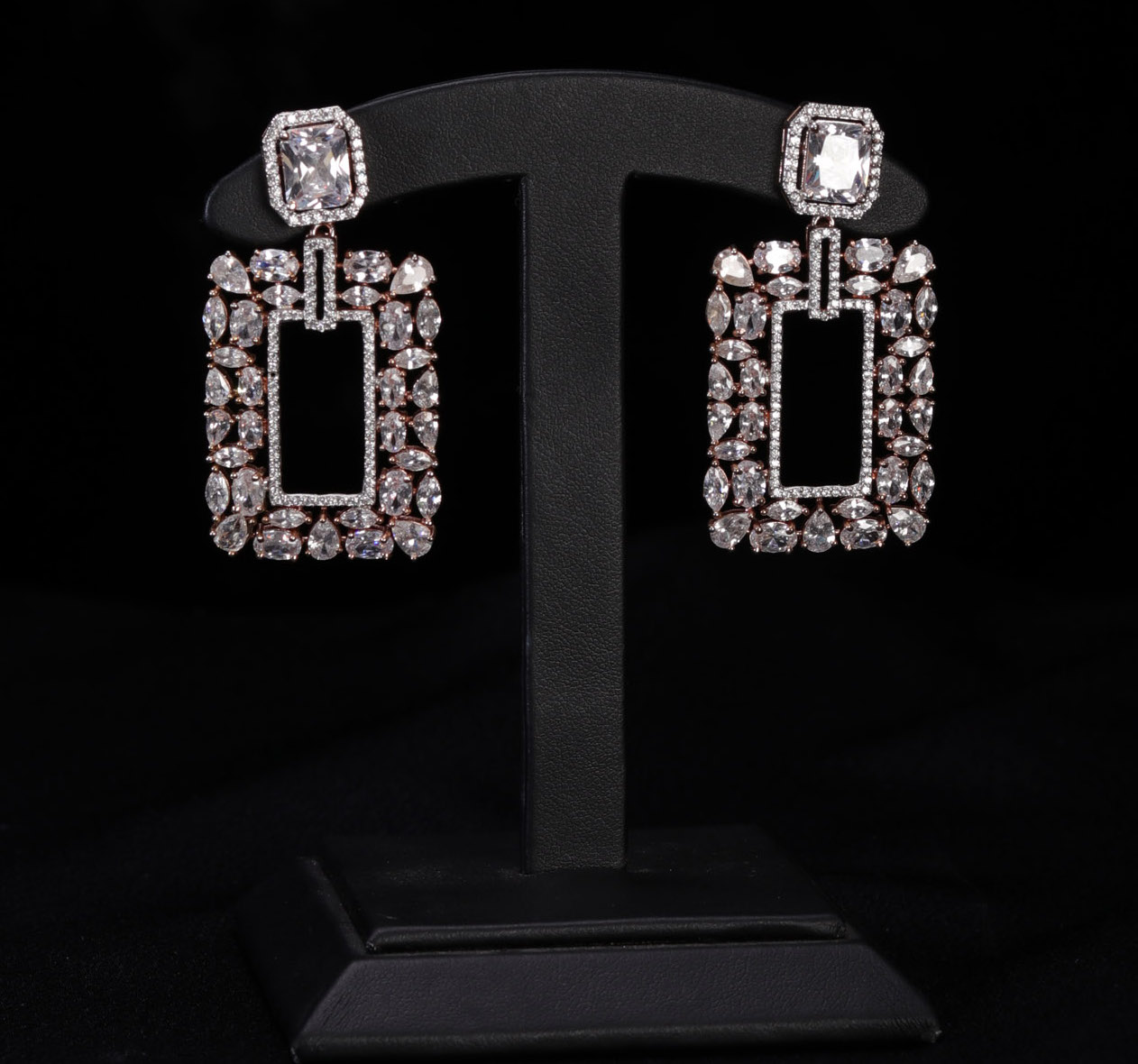 SCENIC CUT-OUTS - Style and Fashion @ DateTheRamp!